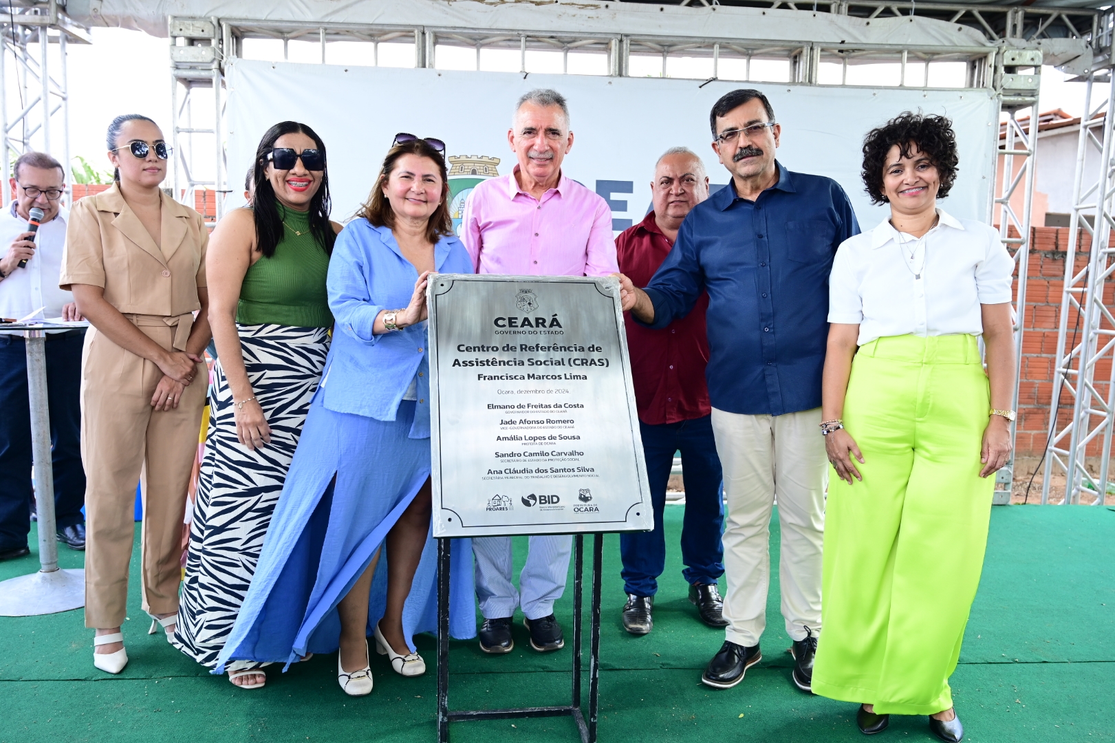 População de Ocara celebra entrega de novo Cras pelo Governo do Ceará ...